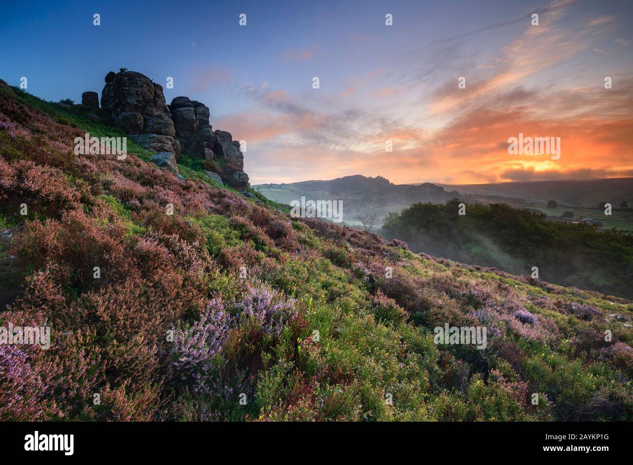 Hen Cloud in the Peak District National Park captured at sunrise Stock ...