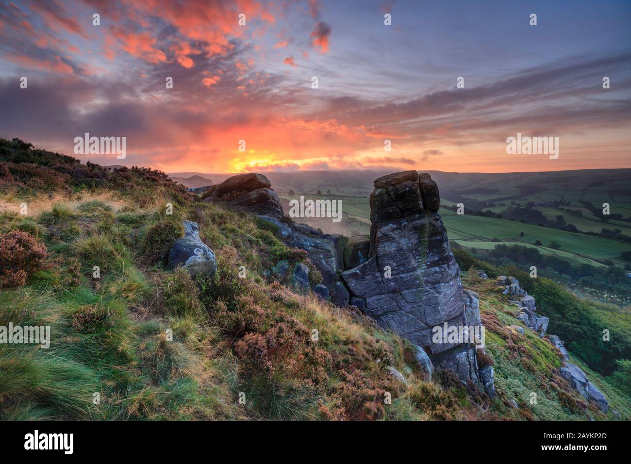 Hen Cloud in the Peak District National Park captured at sunrise Stock ...