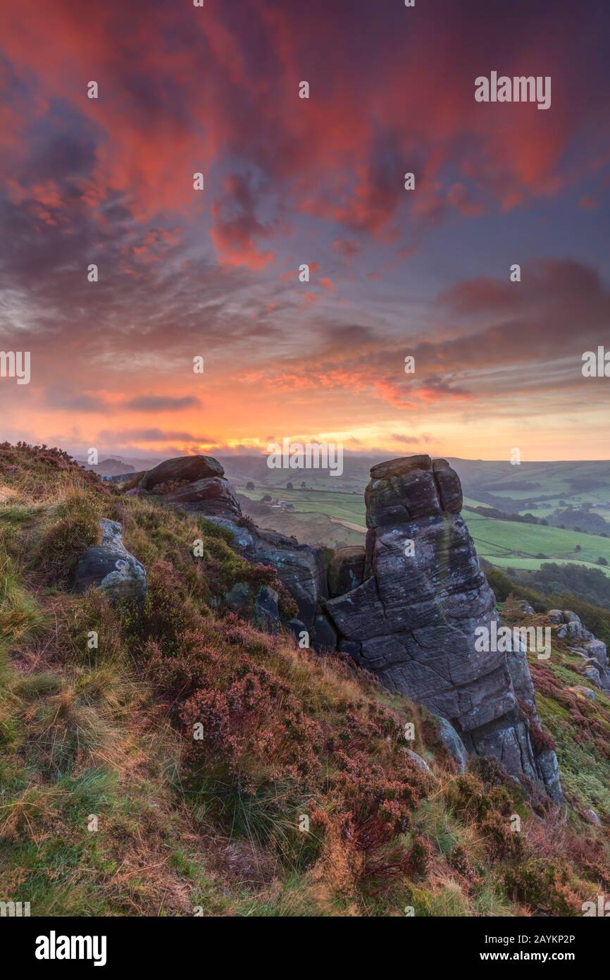 Hen Cloud in the Peak District National Park captured at sunrise Stock ...