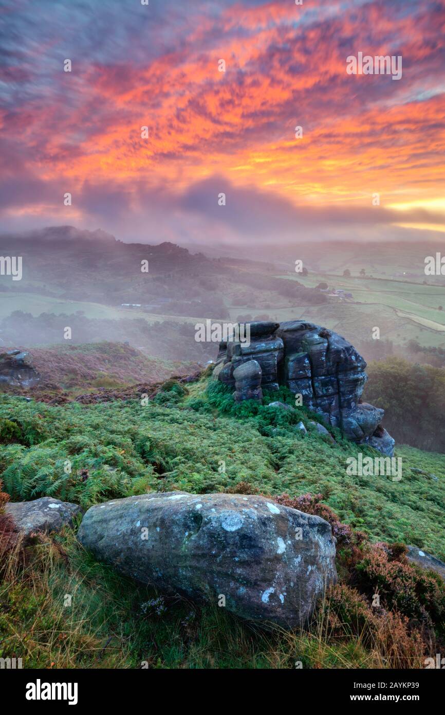 Hen Cloud in the Peak District National Park captured at sunrise Stock ...