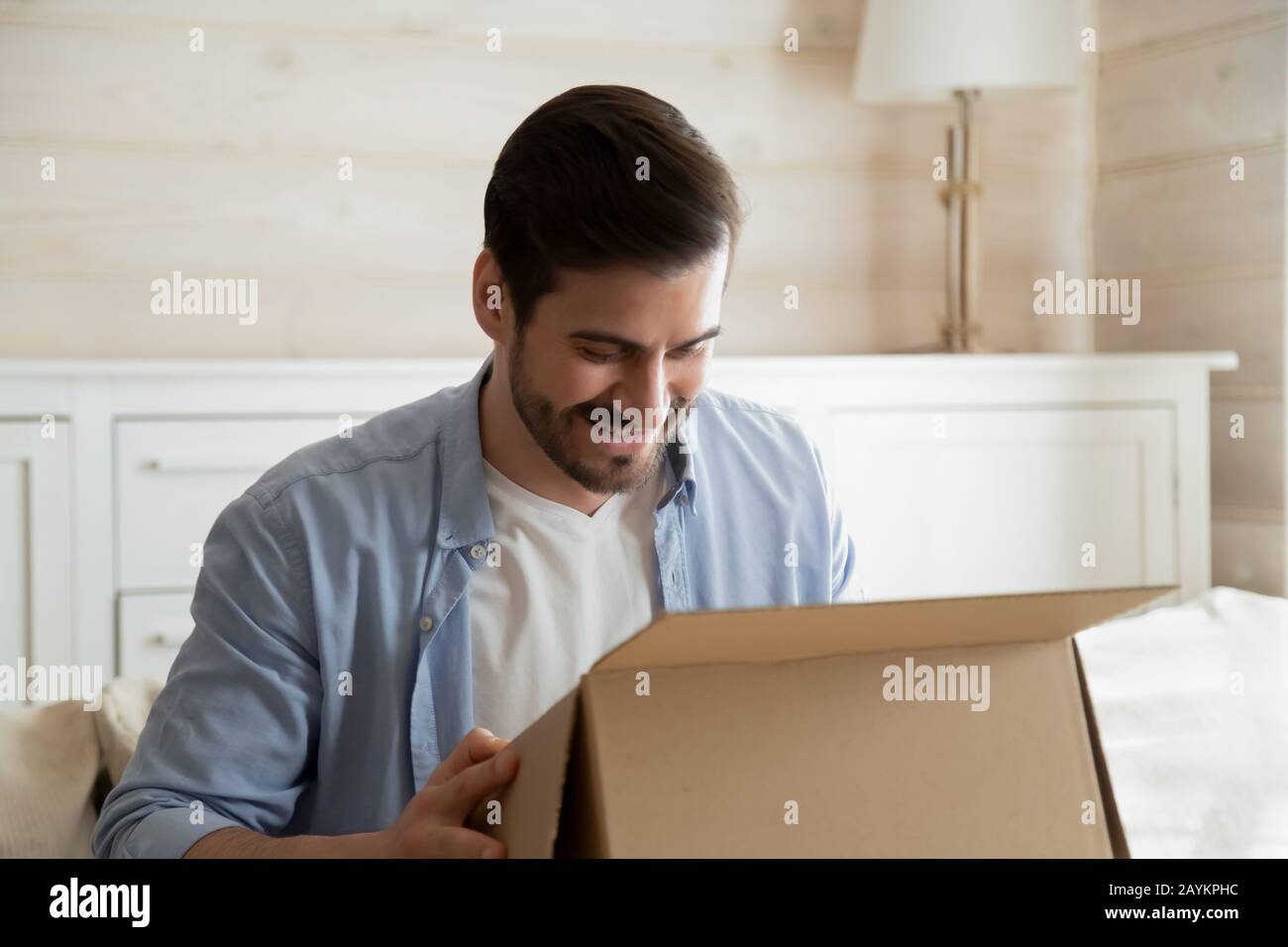 Order package hi-res stock photography and images - Alamy