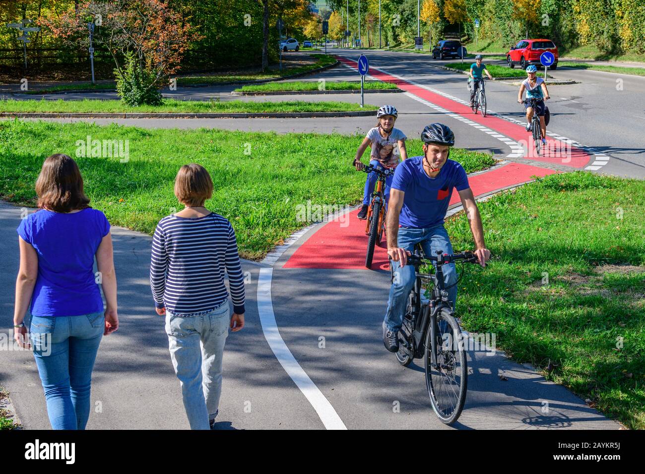 Cyclists changing from the cycle path to a combined cycling road and ...