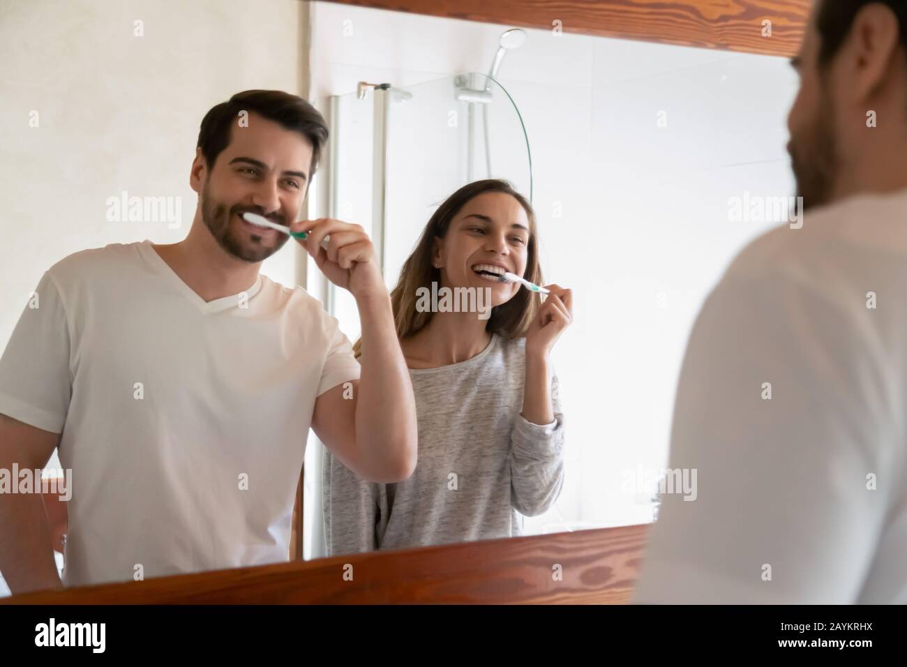 Brush teeth couple hi-res stock photography and images - Alamy