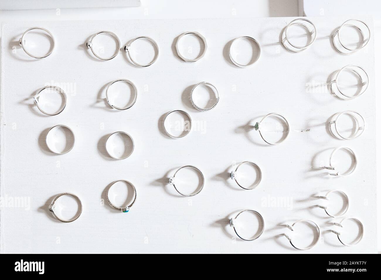 Shopping showcase hi-res stock photography and images - Alamy