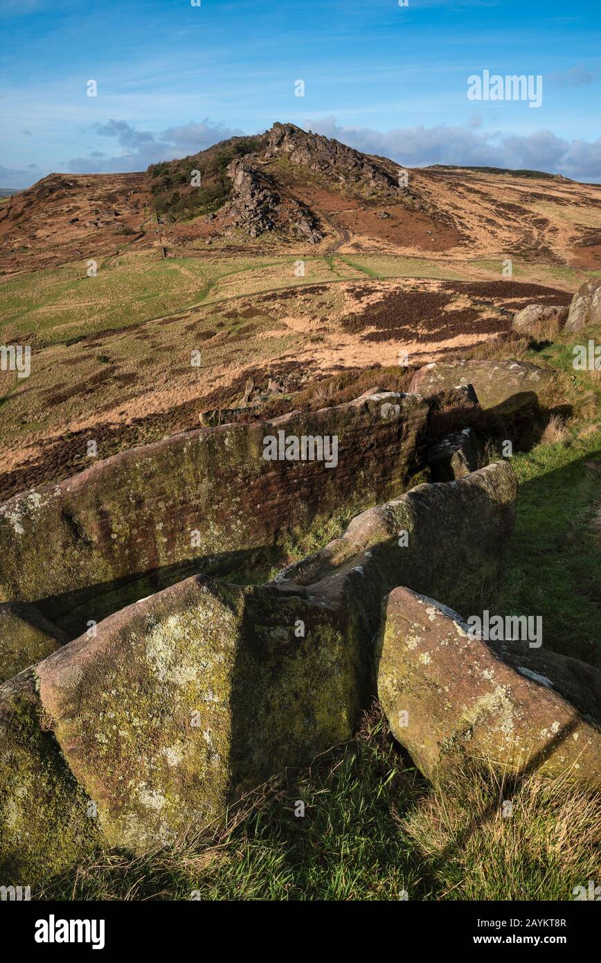 Stunning Peak District Winter landscape of Ramsaw Rocks viewed from Hen ...