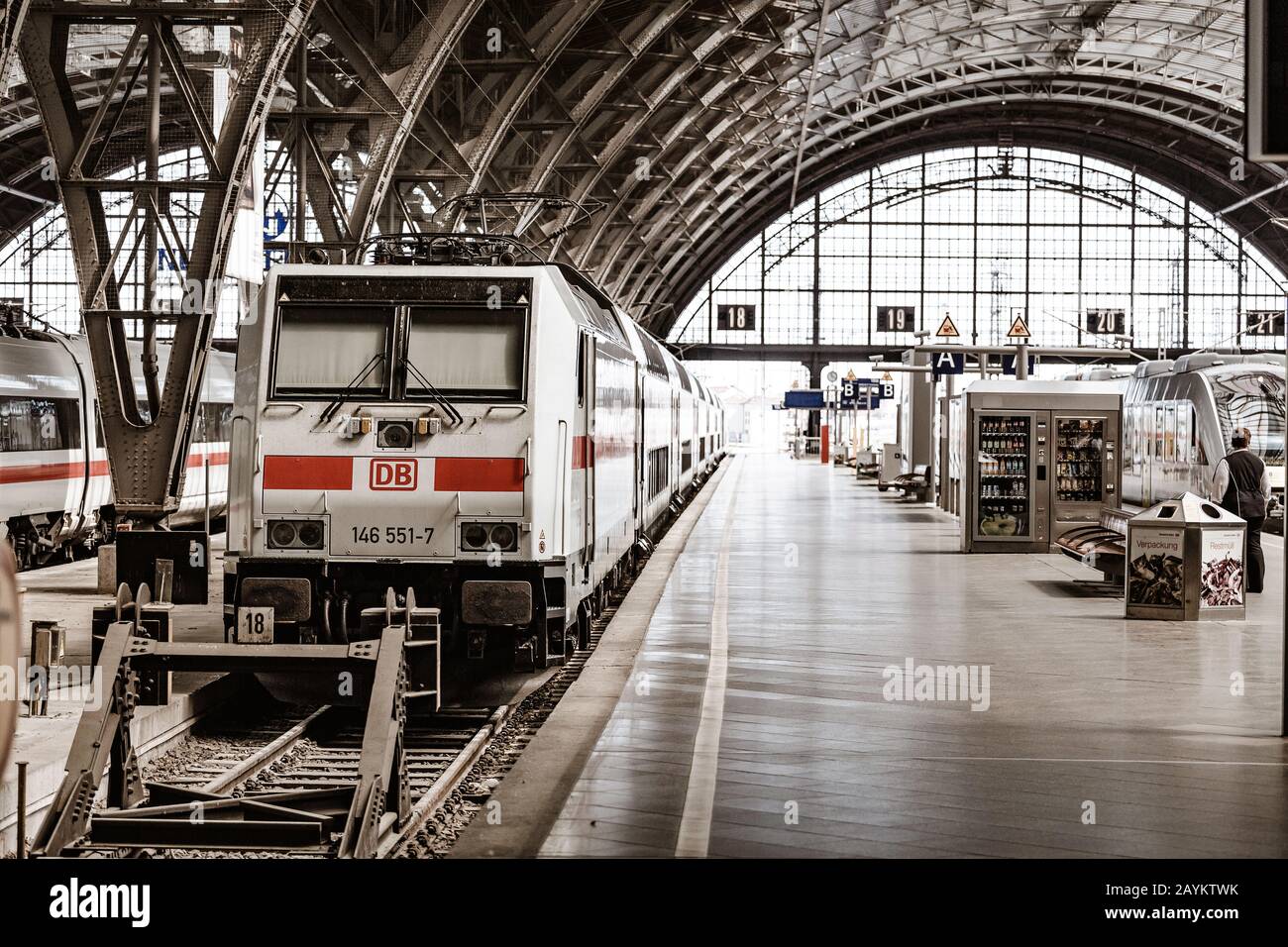 Leipzig railway station hauptbahnhof hi-res stock photography and ...