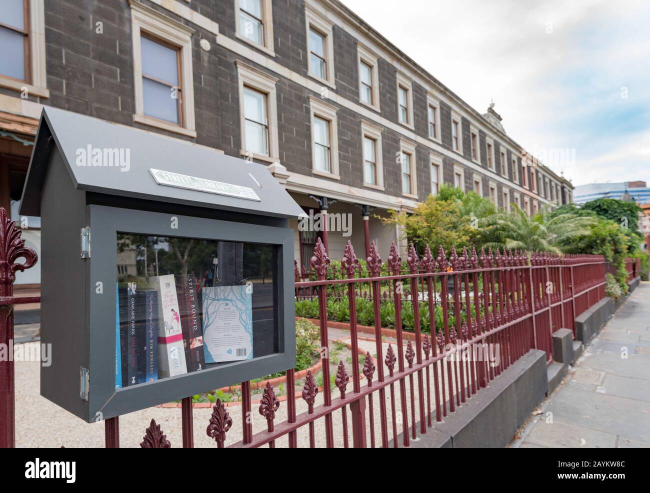 Melbourne terrace houses hi-res stock photography and images - Alamy