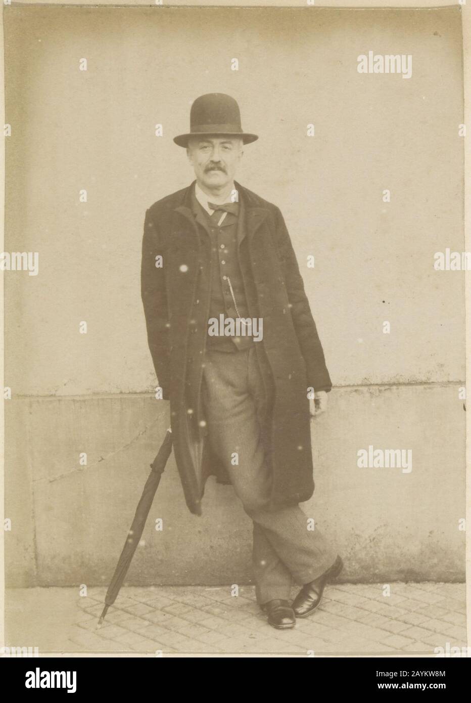1900 century umbrella hi-res stock photography and images - Alamy