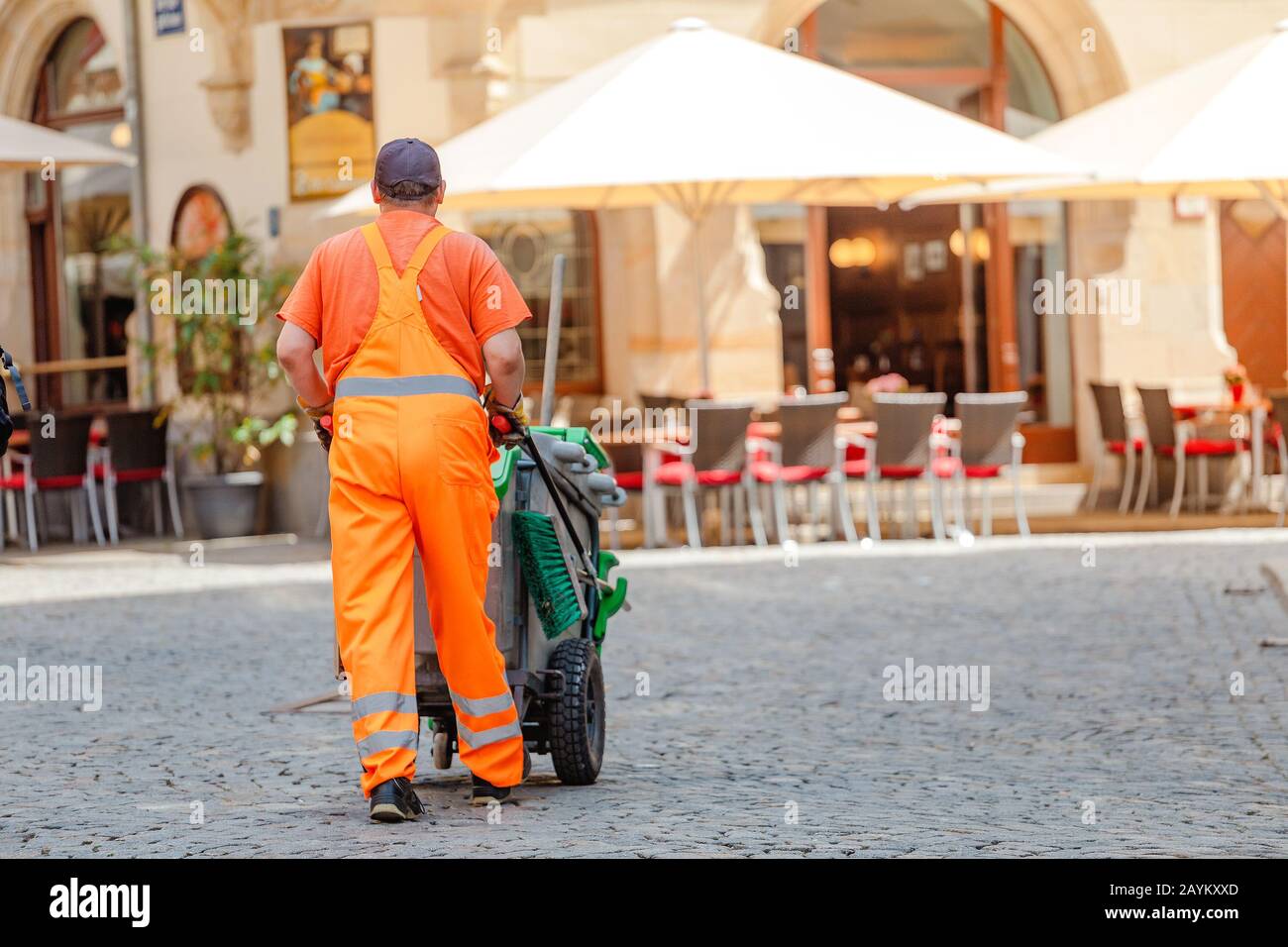 Street sweeper india hi-res stock photography and images - Alamy