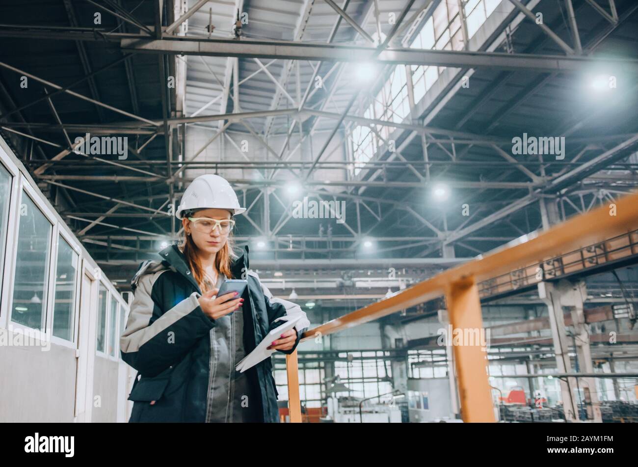 Female manufacturing production hi-res stock photography and images - Alamy