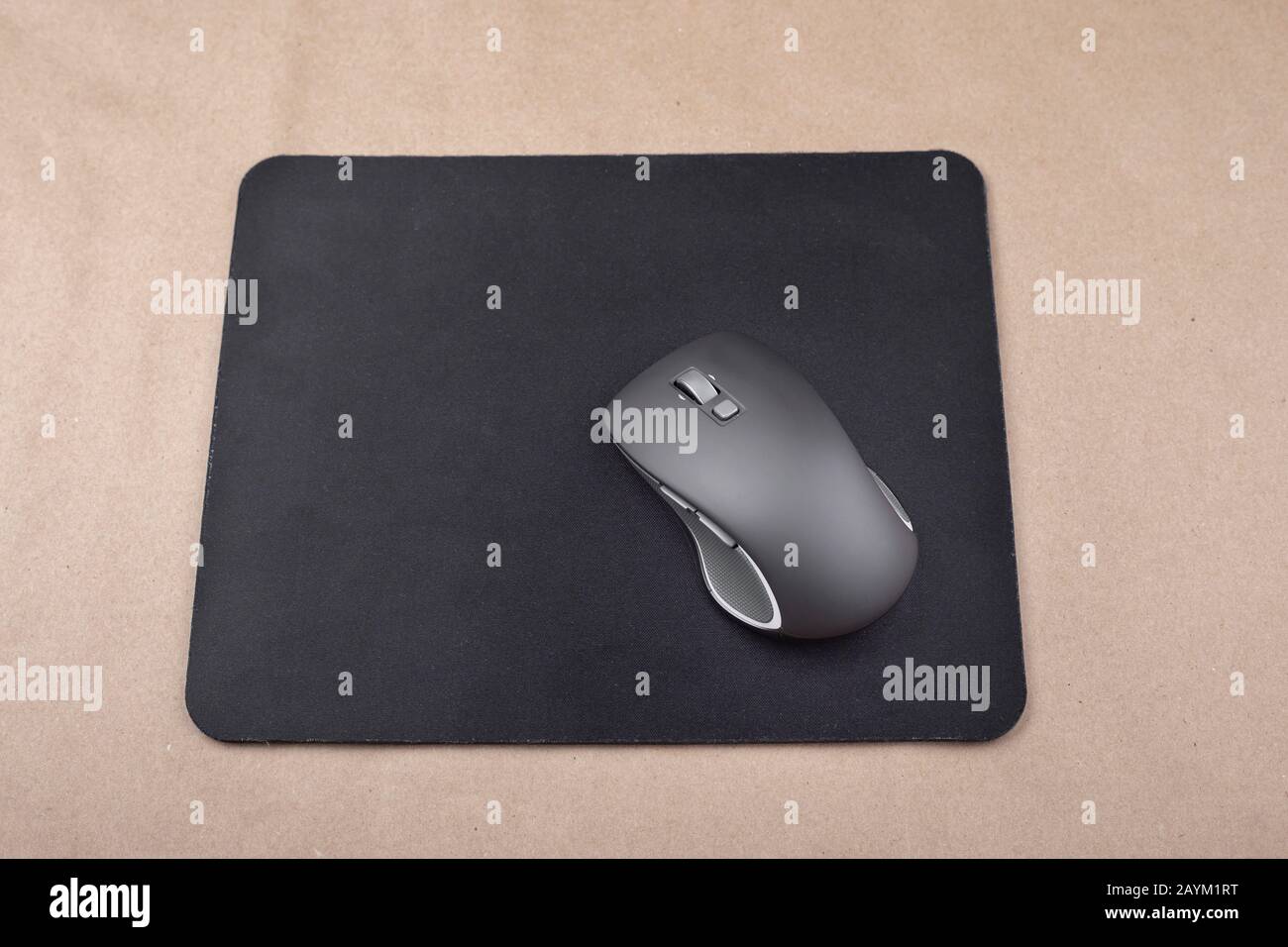 Hand on mouse mat hi-res stock photography and images - Alamy