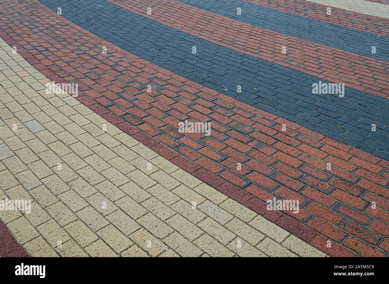 Curved brick pathway hi-res stock photography and images - Alamy