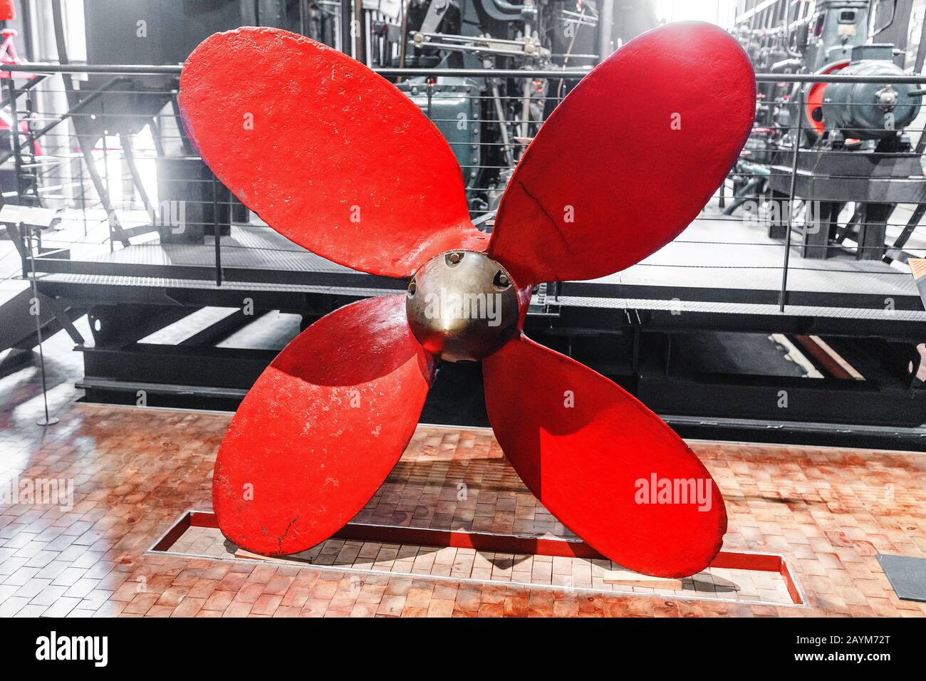 Red Ship screw propeller Stock Photo - Alamy