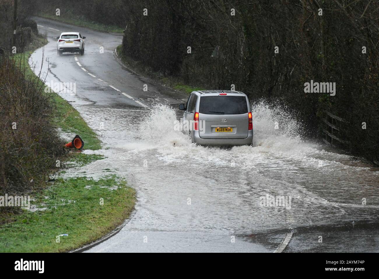 Buckfastleigh, Devon, UK. 16th February 2020. UK Weather. A car drives ...