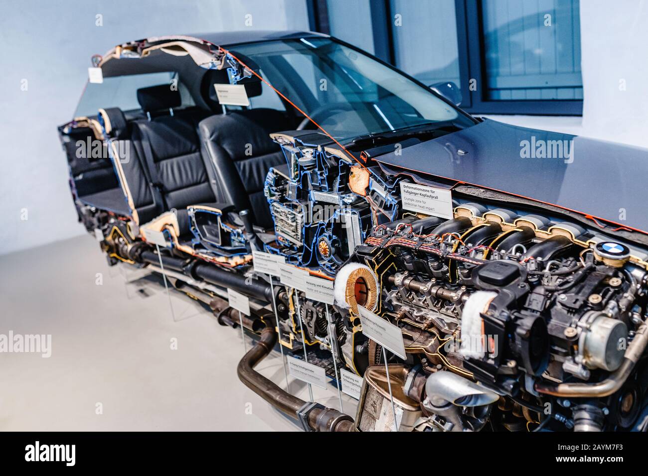 Cutaway car half hi-res stock photography and images - Alamy
