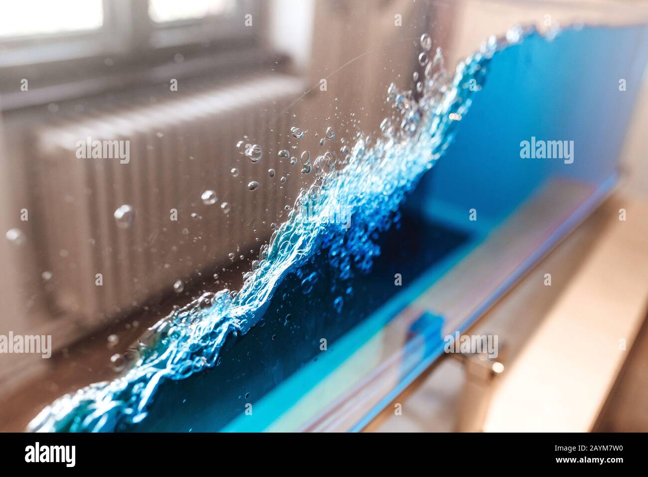 Underwater experiment hi-res stock photography and images - Alamy