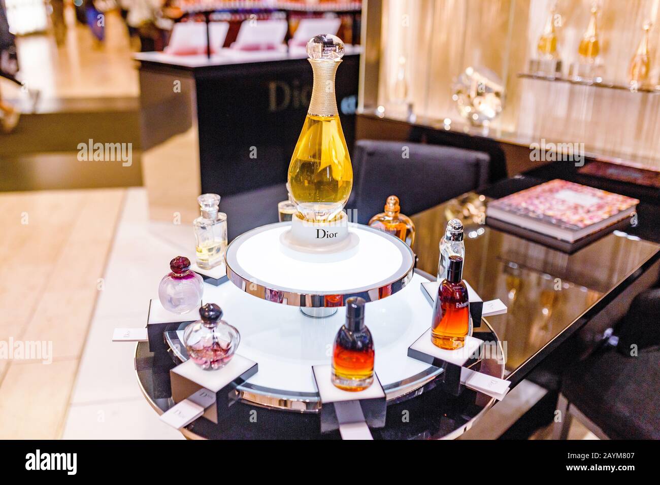 Christian dior shop front hi-res stock photography and images - Alamy