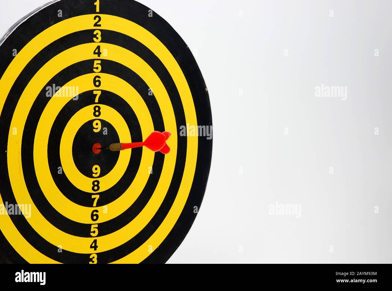 Red dart at the center of dart board Stock Photo - Alamy