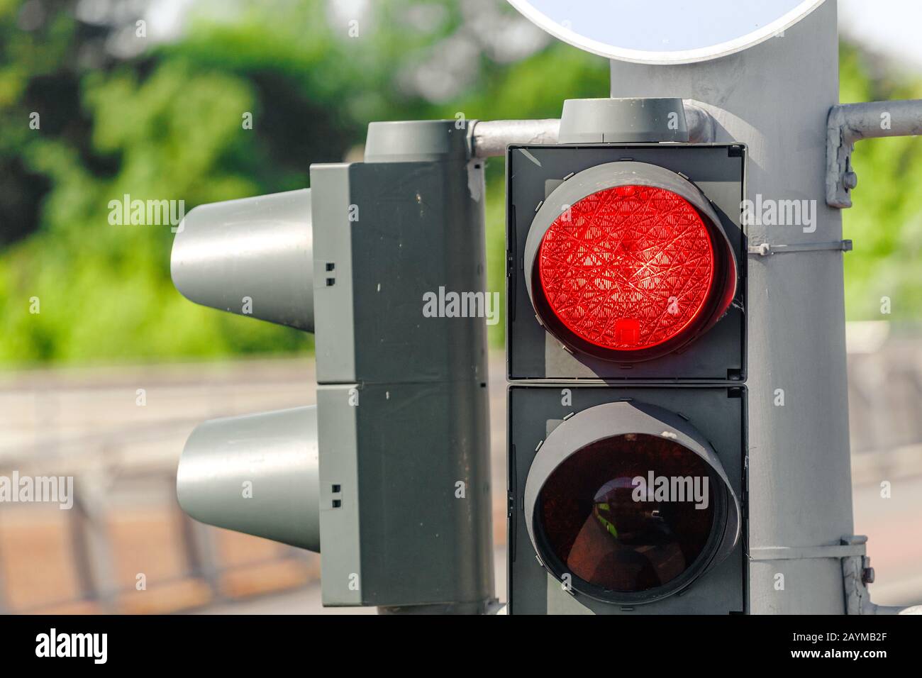 Red traffic light in the city street Stock Photo - Alamy