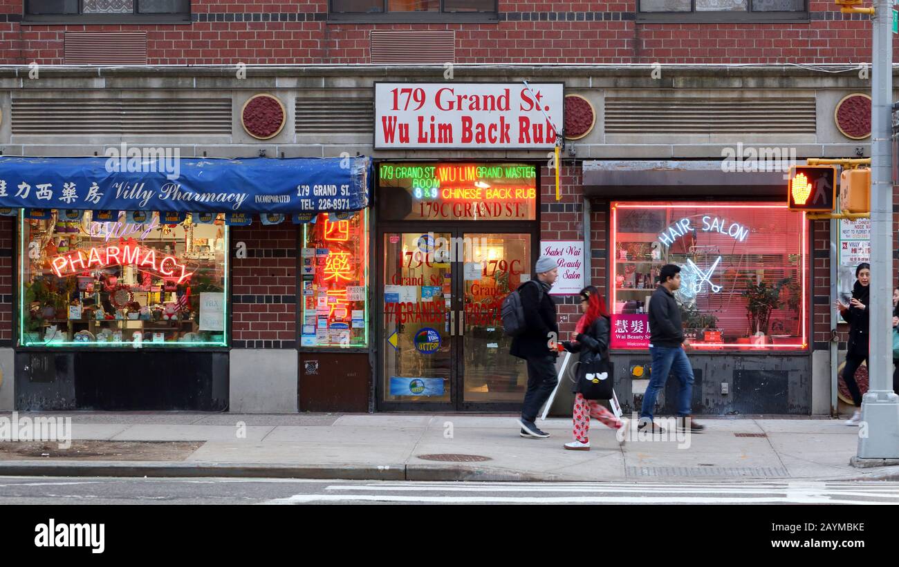 Mini Shopping Center, 179 Grand St, New York. NYC storefront photo of a ...