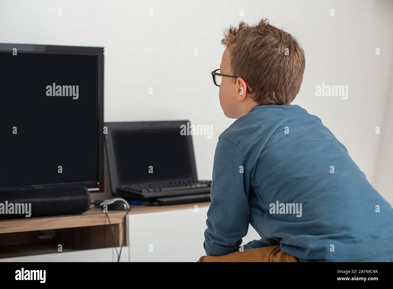 a boy watching tv at home Stock Photo - Alamy