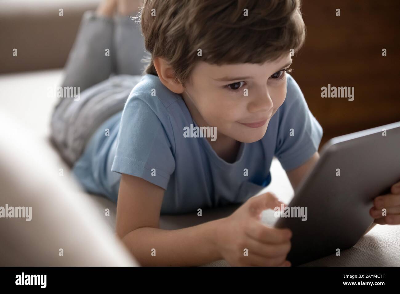 Children playing computer school hi-res stock photography and images ...