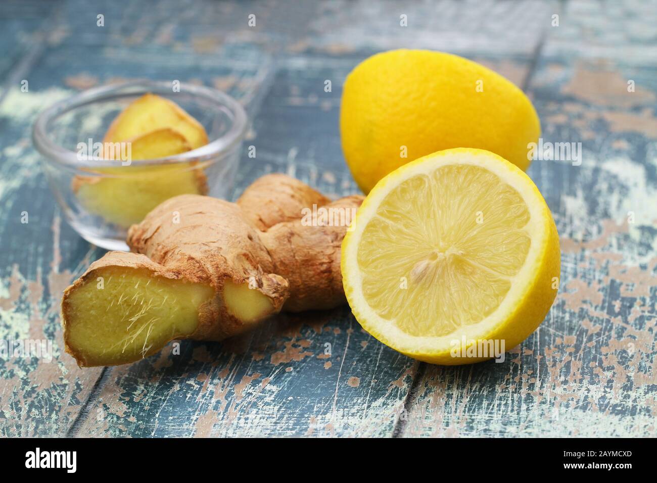 Healthy choices for tea: fresh ginger and lemon Stock Photo - Alamy