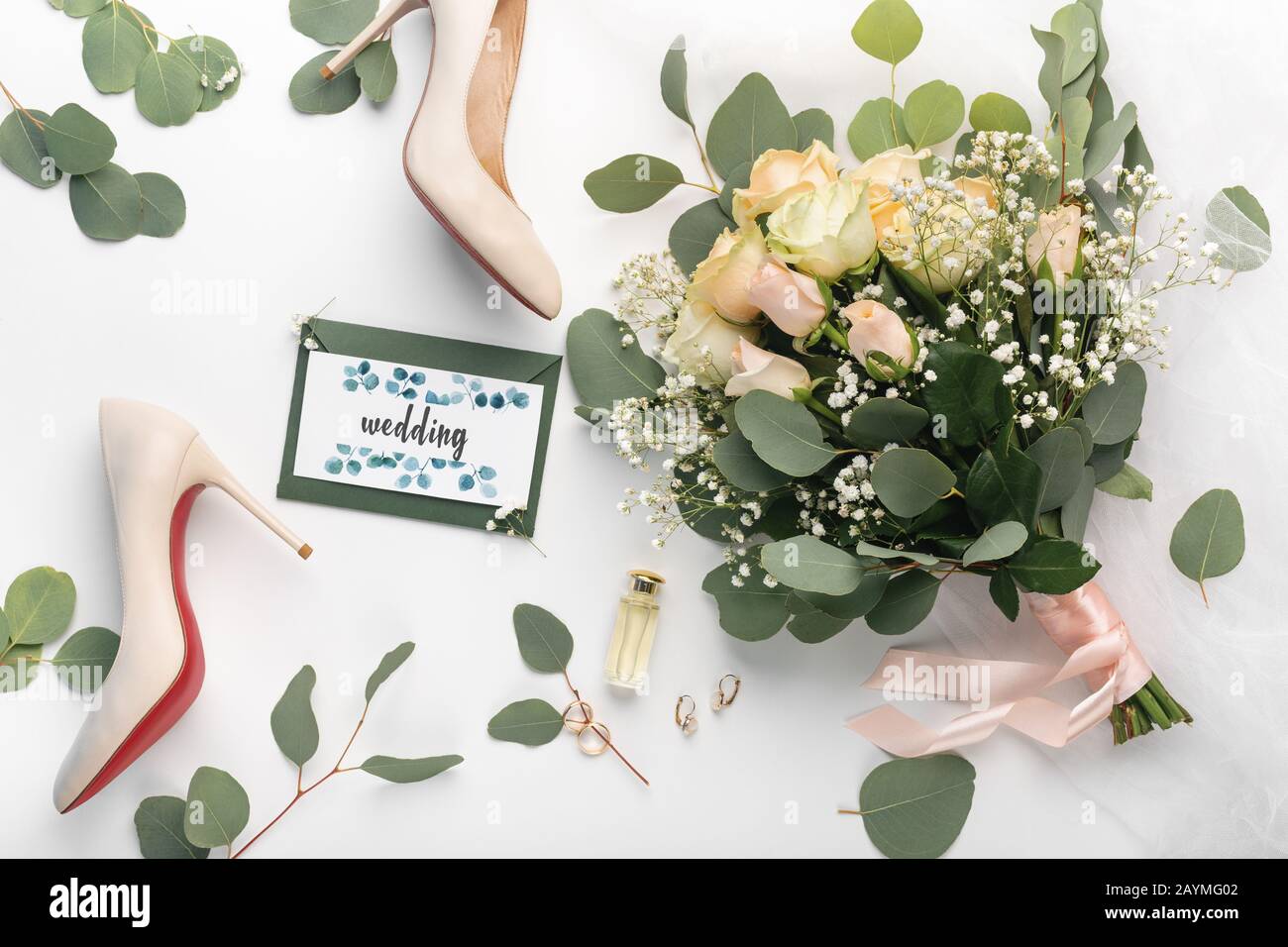 Wedding flowers, cream roses bouquet and high heel shoes Stock Photo ...