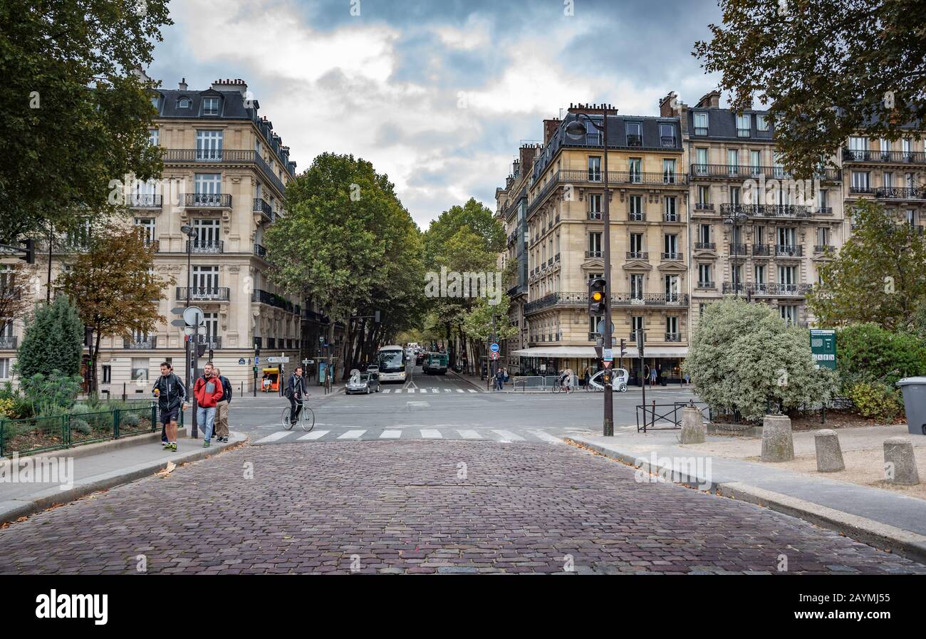The streets of Paris in autumn Stock Photo - Alamy