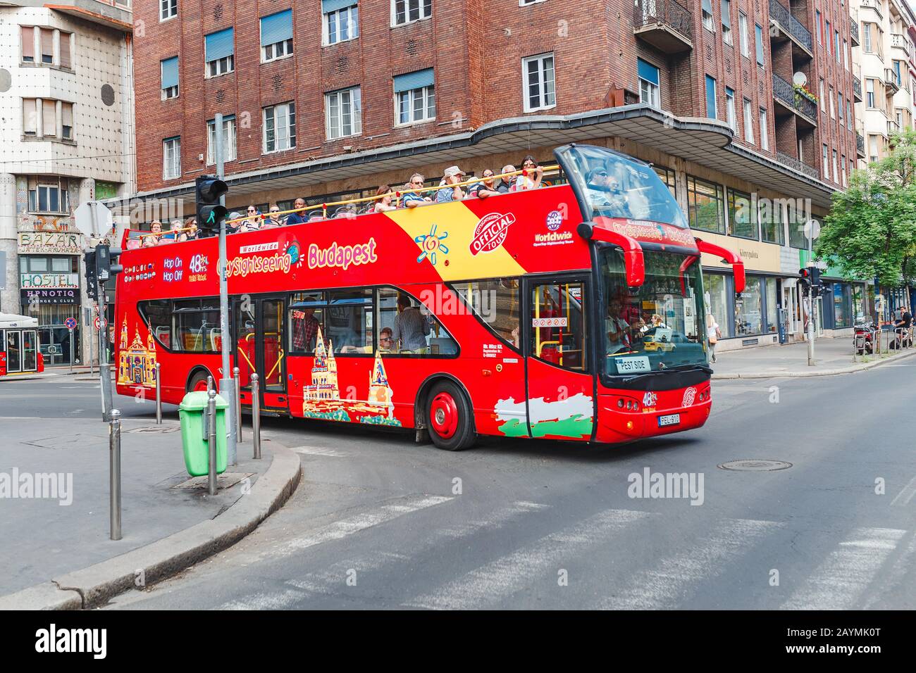 Budapest hop on hop off bus tour hi-res stock photography and images ...