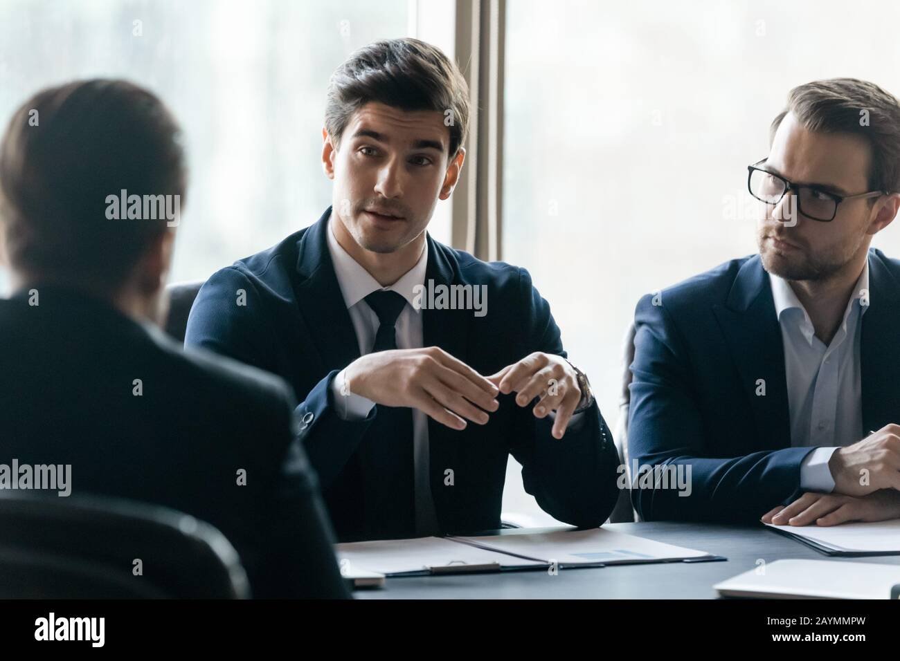 Job discuss hi-res stock photography and images - Alamy