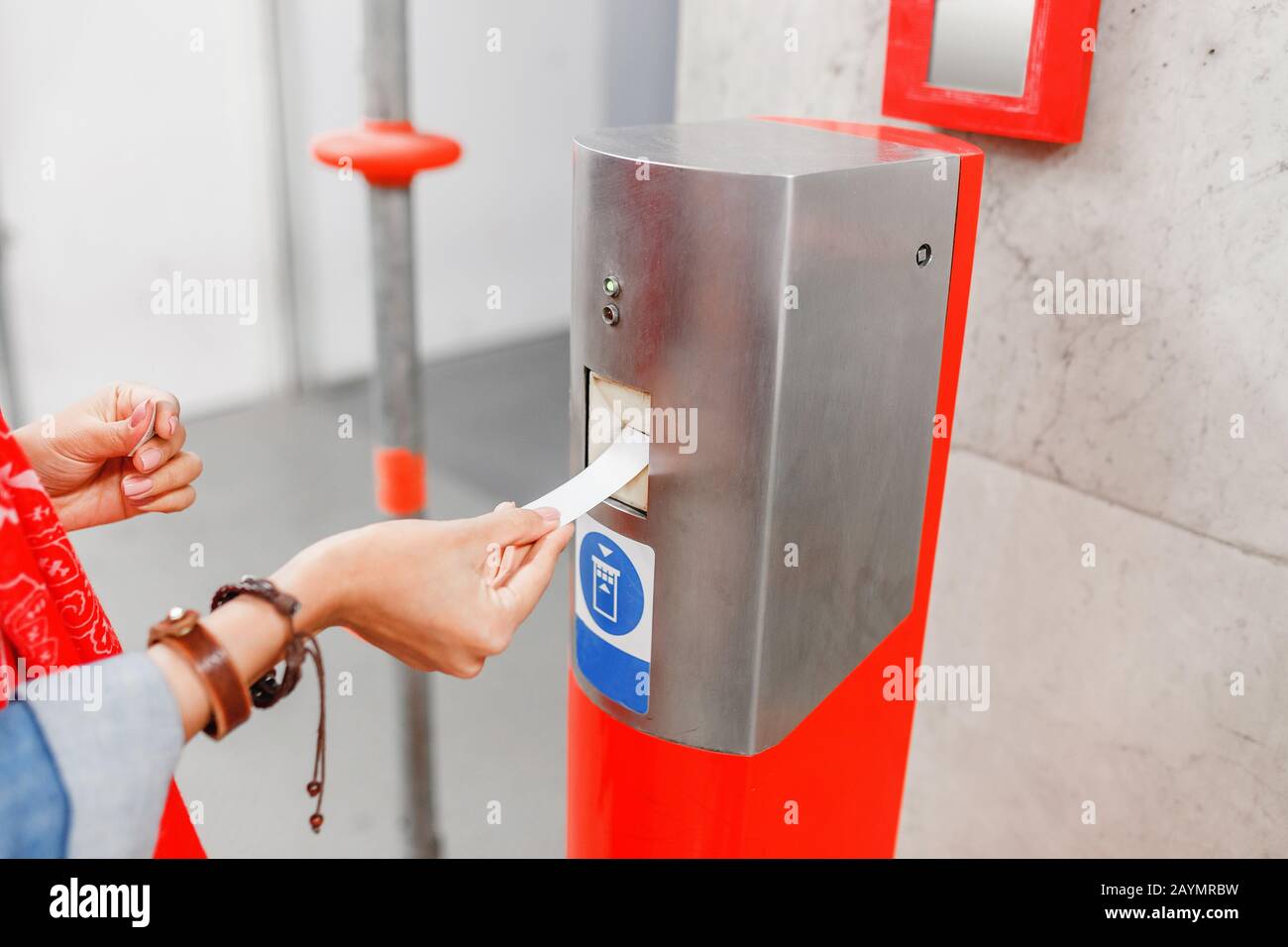 Transport ticket validation machine hi-res stock photography and images ...