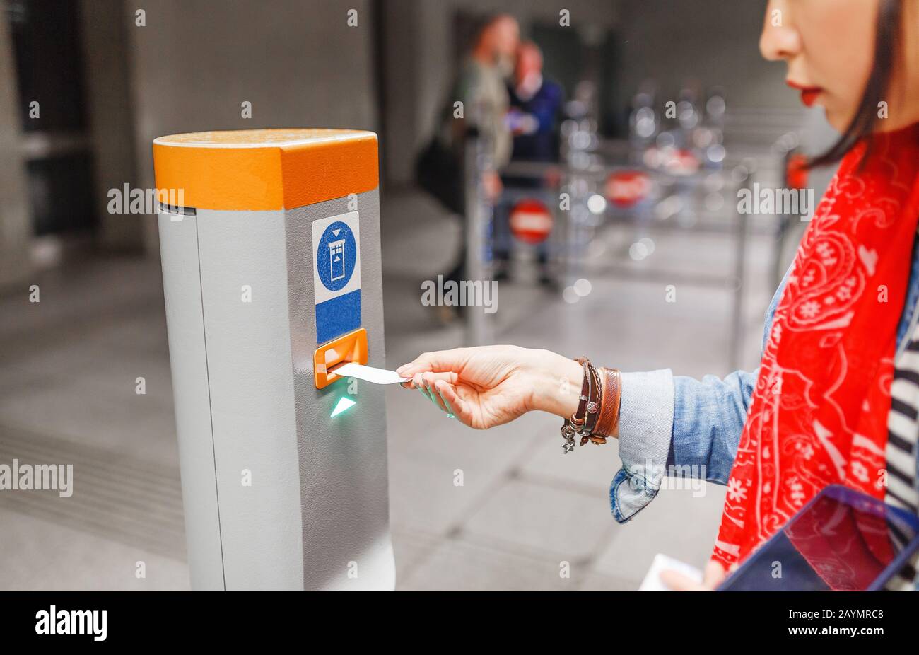 Transport ticket validation machine hi-res stock photography and images ...