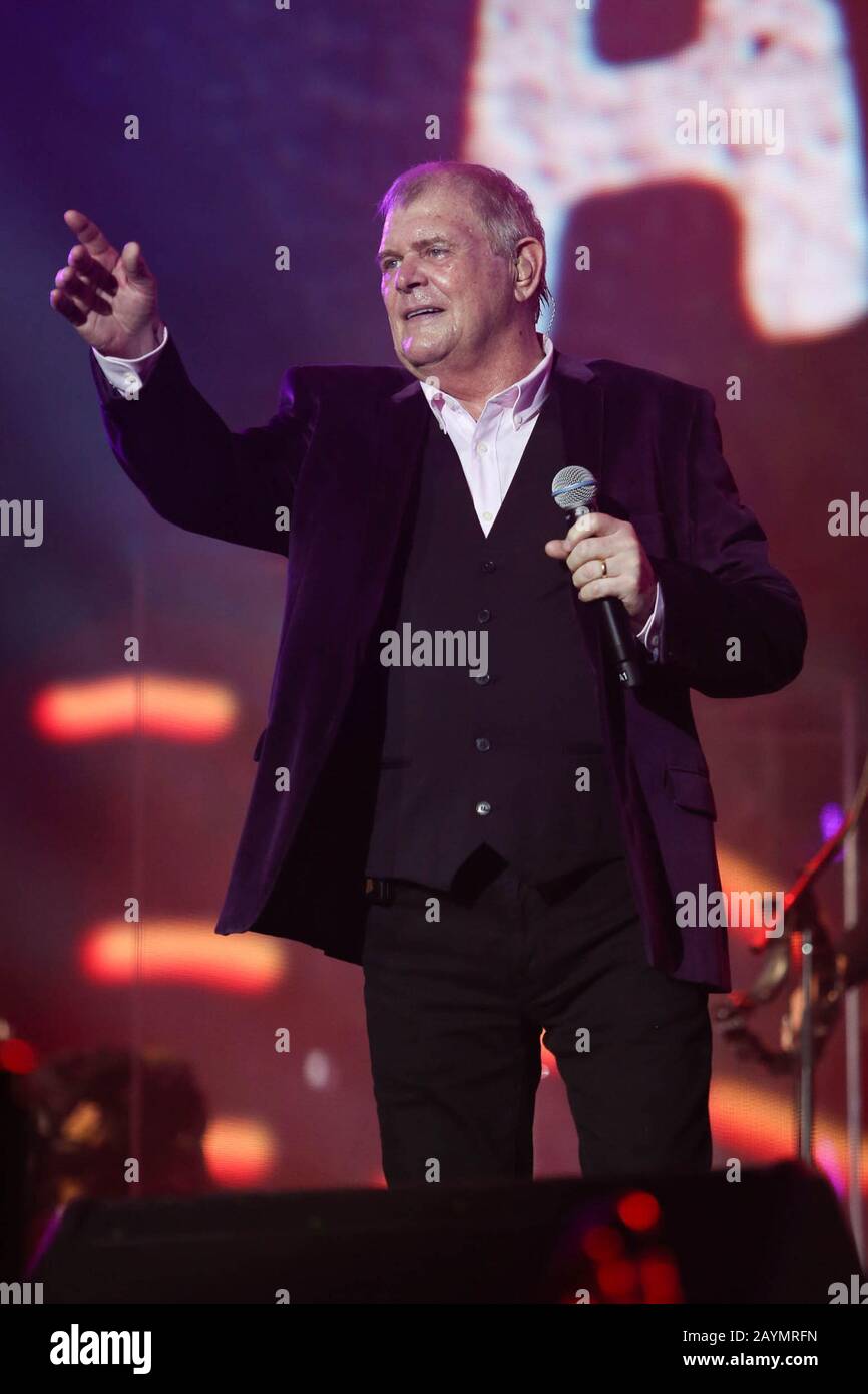 John farnham concert hi-res stock photography and images - Alamy