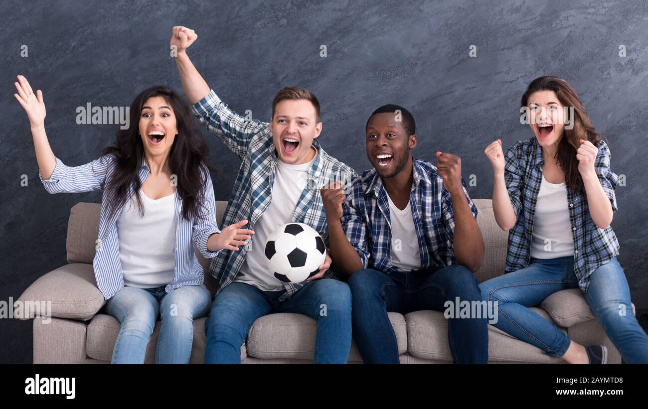 Girls watching soccer hi-res stock photography and images - Alamy
