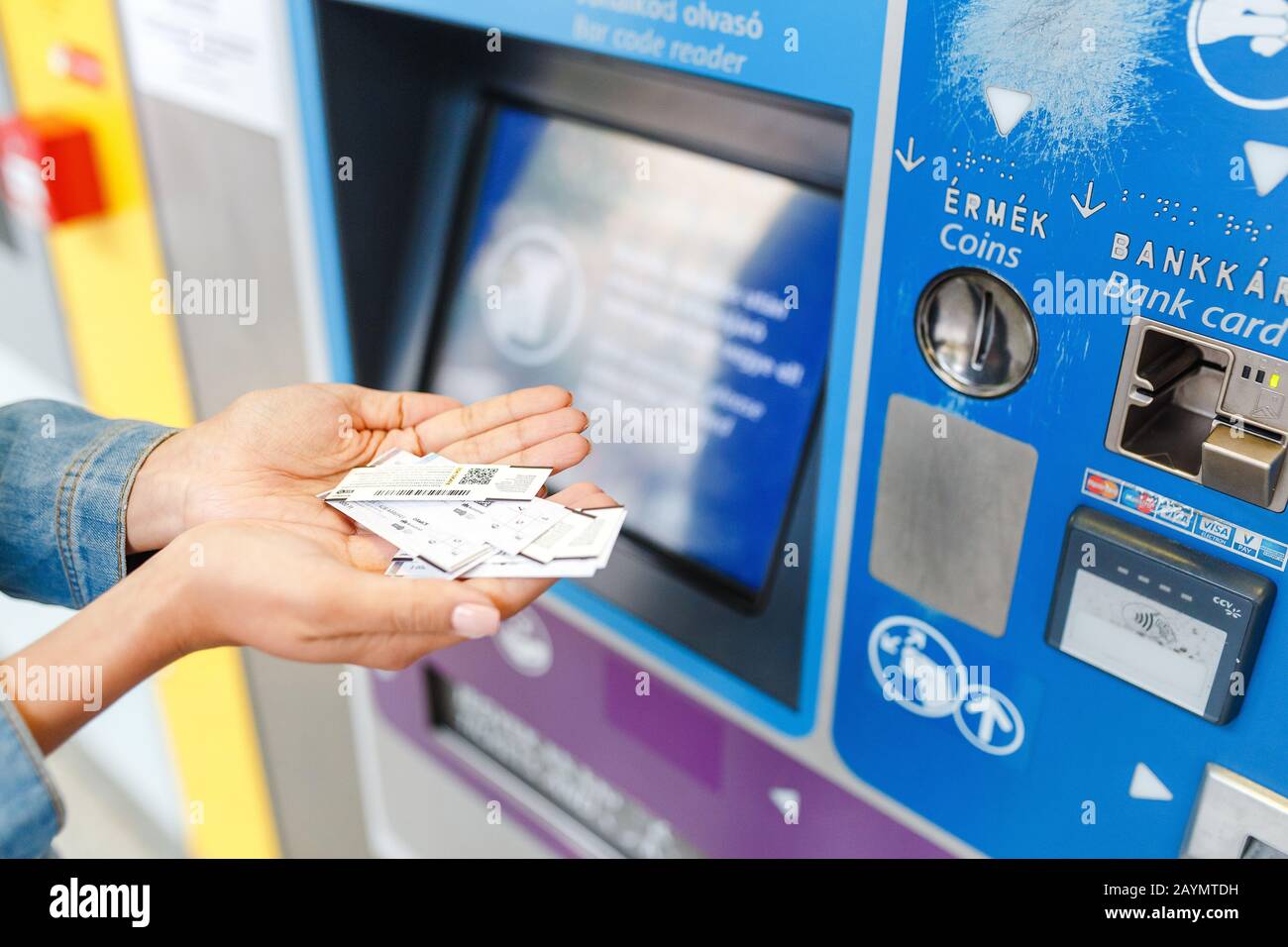 Vending bus hi-res stock photography and images - Alamy