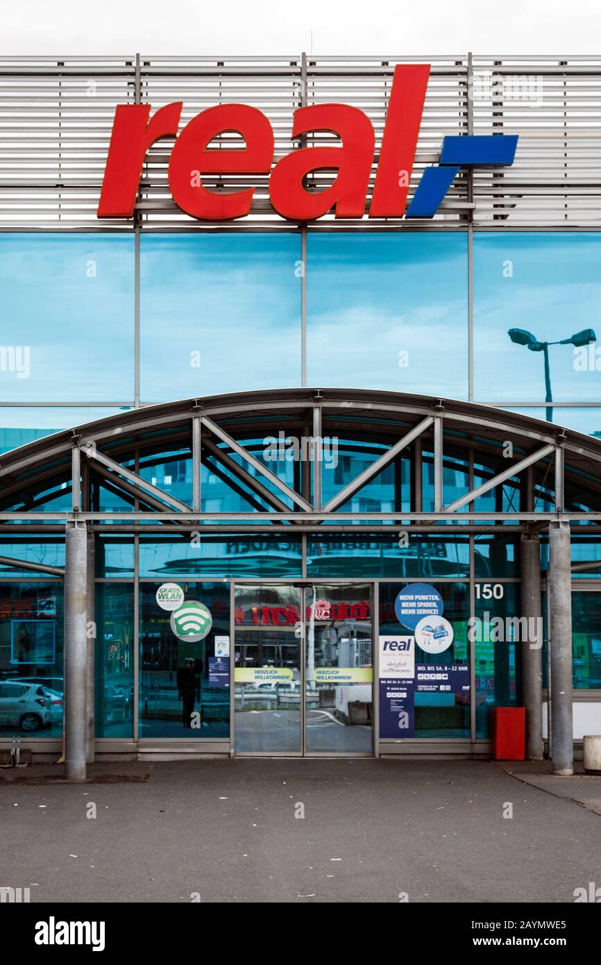 Real supermarket branch Dusseldorf-Bilk Stock Photo - Alamy