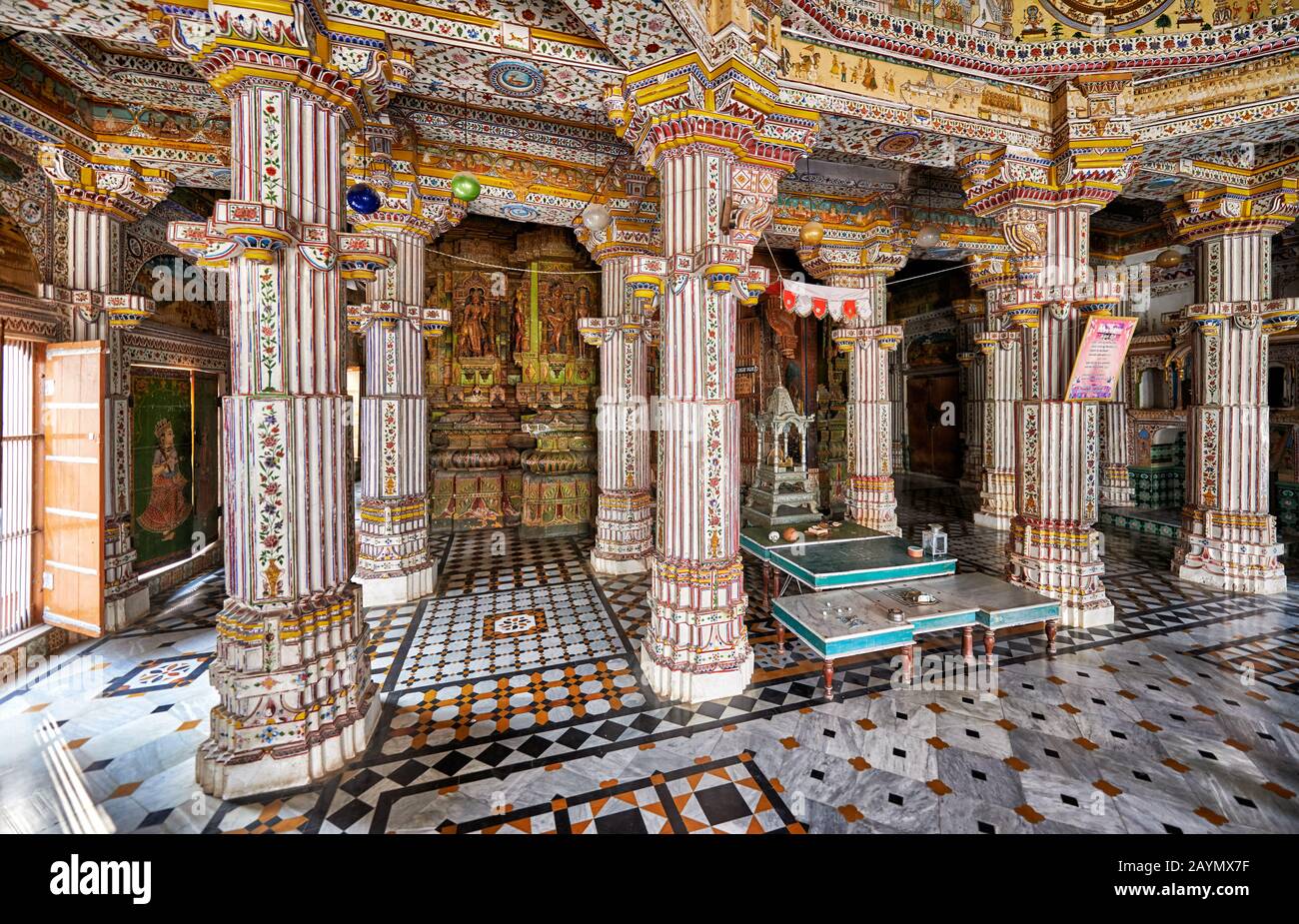 stone carved columns, Interior Shot of Bhandasar Jain Temple, Bikaner ...