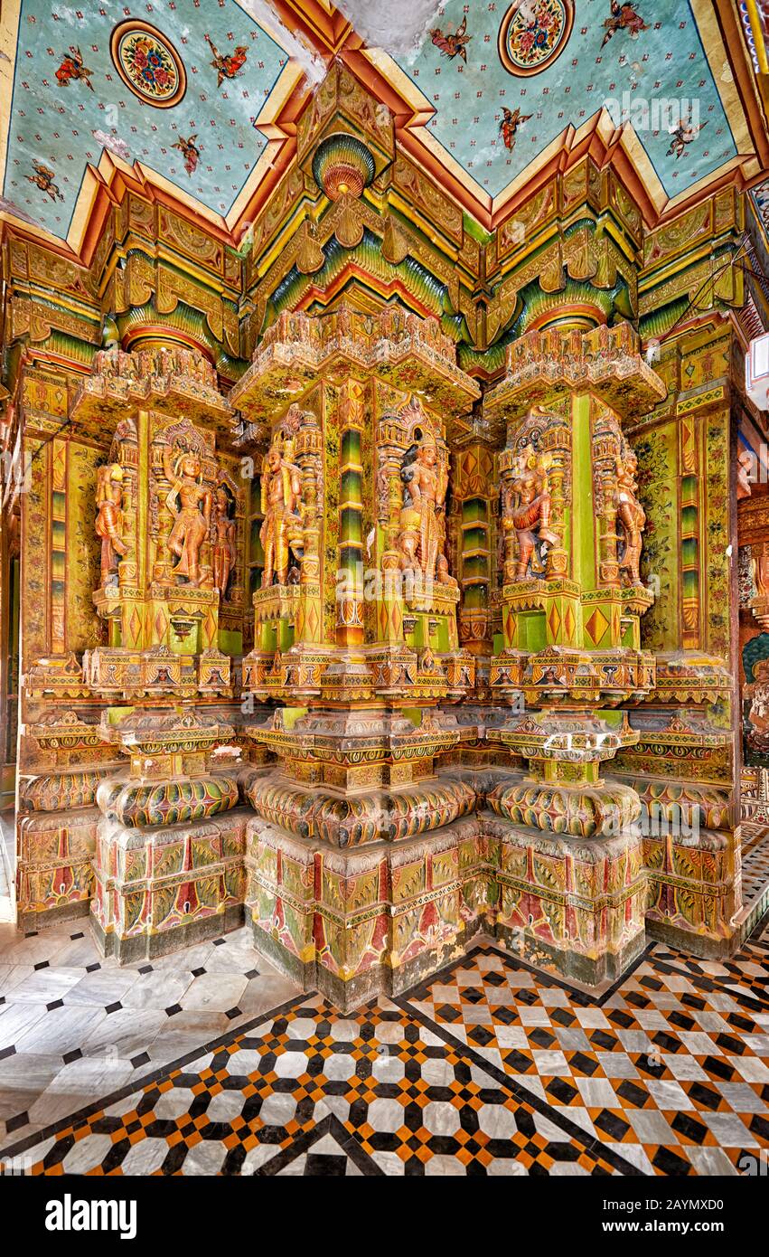 stone carved columns, Interior Shot of Bhandasar Jain Temple, Bikaner ...