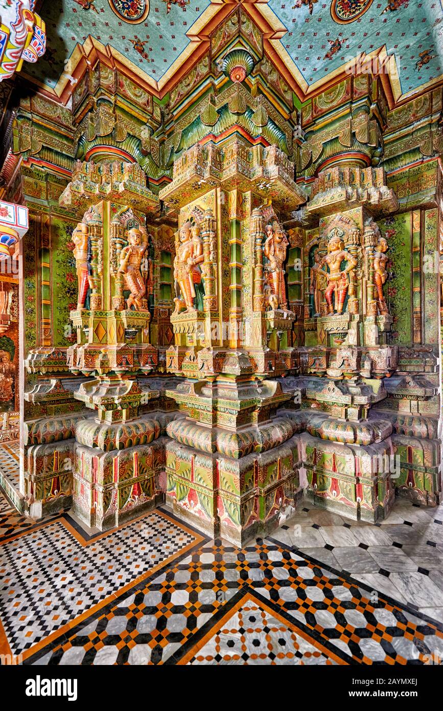 stone carved columns, Interior Shot of Bhandasar Jain Temple, Bikaner ...