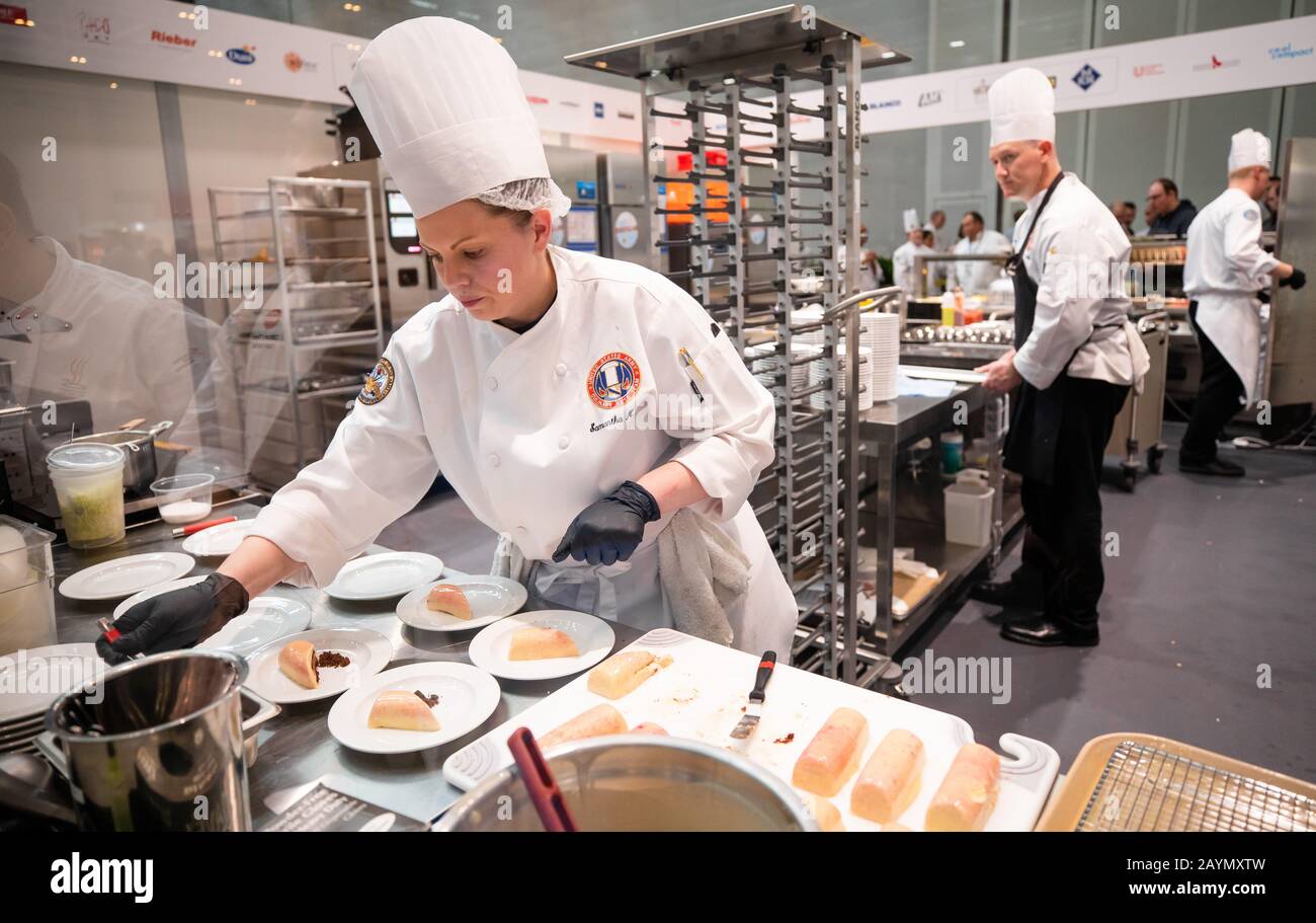 Stuttgart, Germany. 16th Feb, 2020. Chefs from the "USA" team work in ...