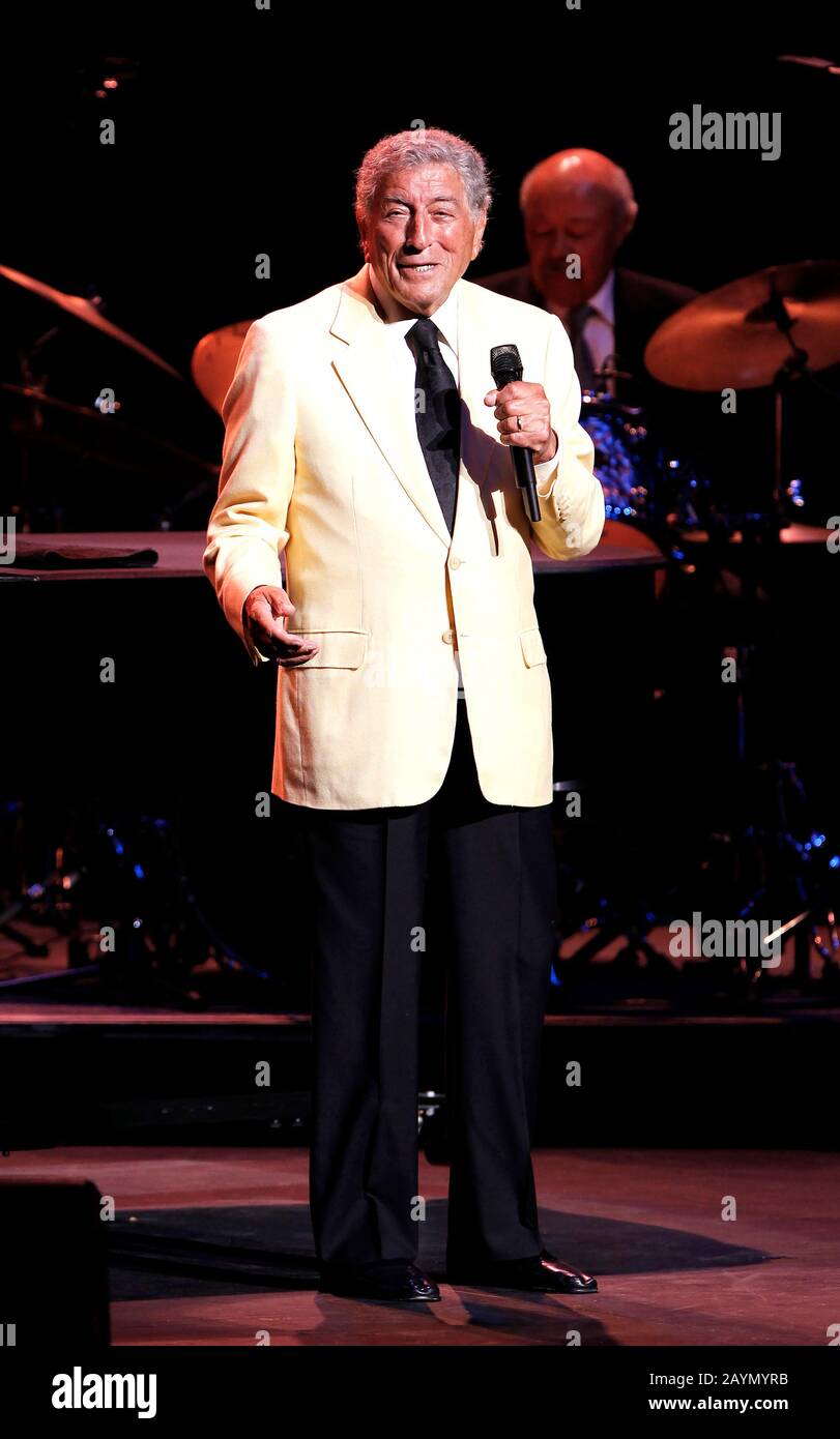 Legendary crooner Tony Bennett performs at the Broward Center for the ...