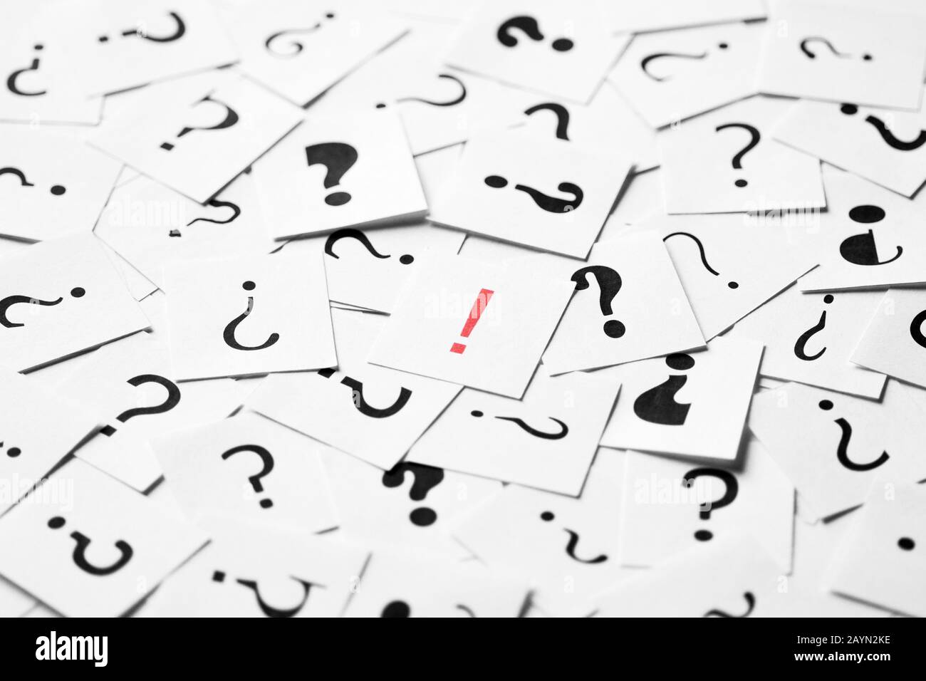 Pile of question mark signs scattered around Stock Photo - Alamy