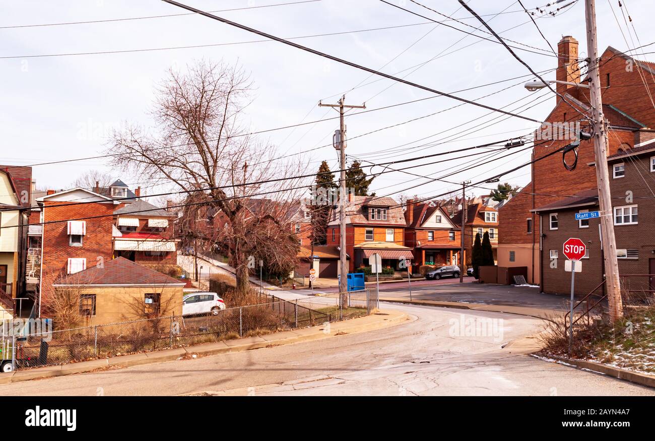 Neighborhood street houses power lines hi-res stock photography and ...