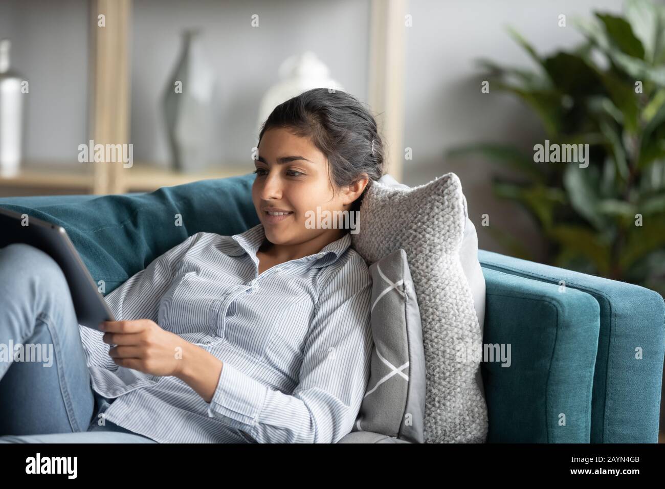 Indian girl holding message hi-res stock photography and images - Alamy