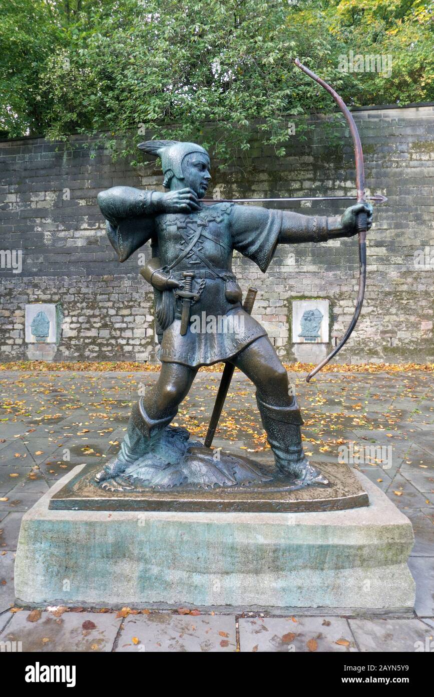 Robin Hood Statue In Nottingham City Centre England UK Stock Photo - Alamy