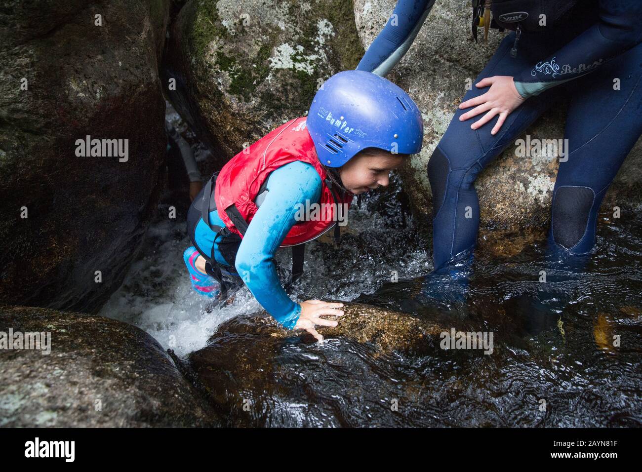 Teenagers on outdoor pursuit course Stock Photo - Alamy