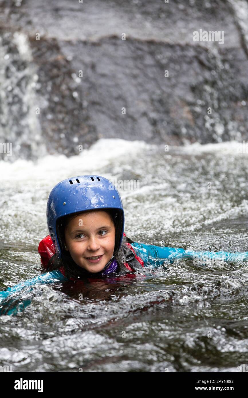 Teenagers on outdoor pursuit course Stock Photo - Alamy