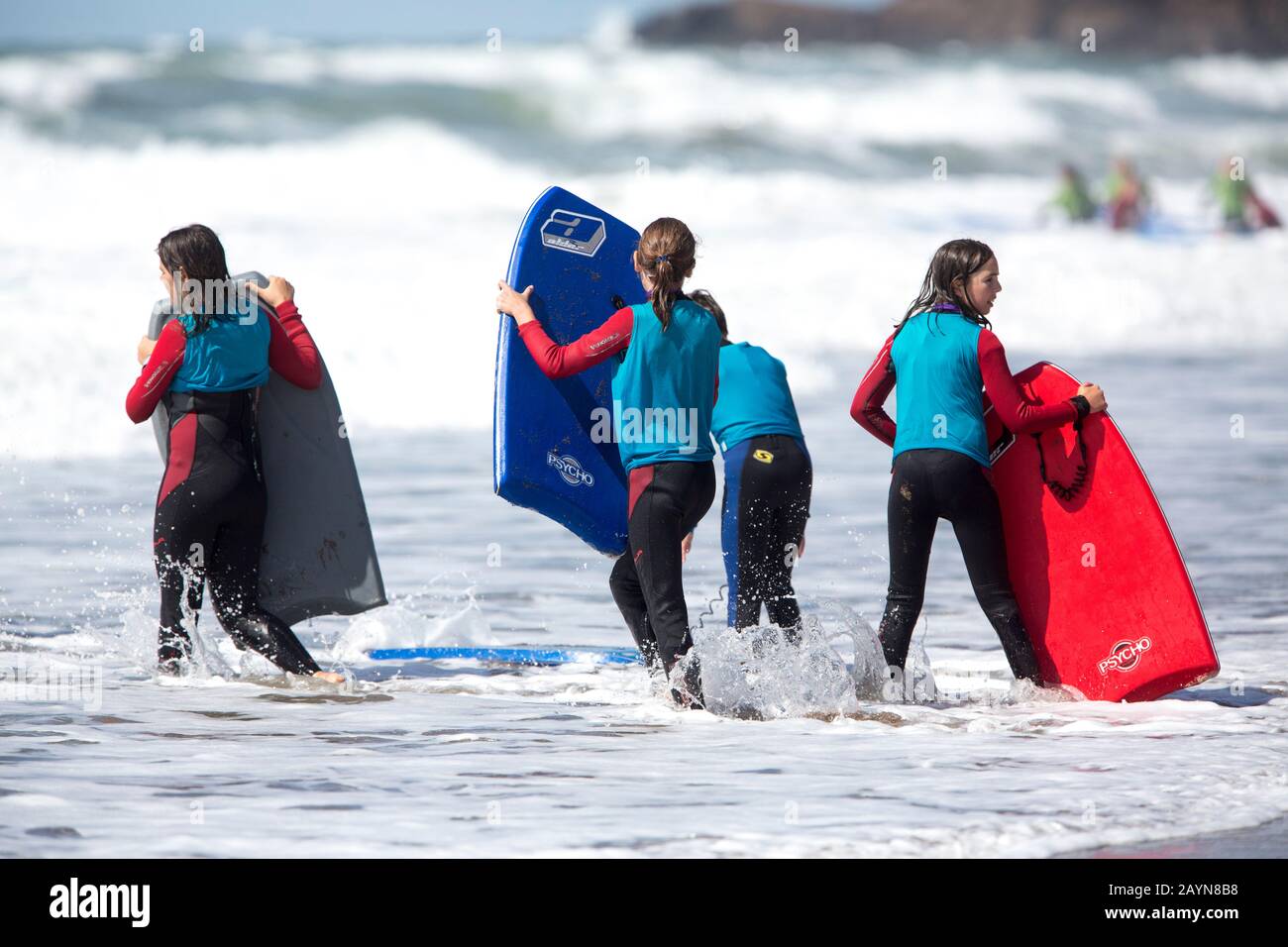 Teenagers on outdoor pursuit course Stock Photo - Alamy