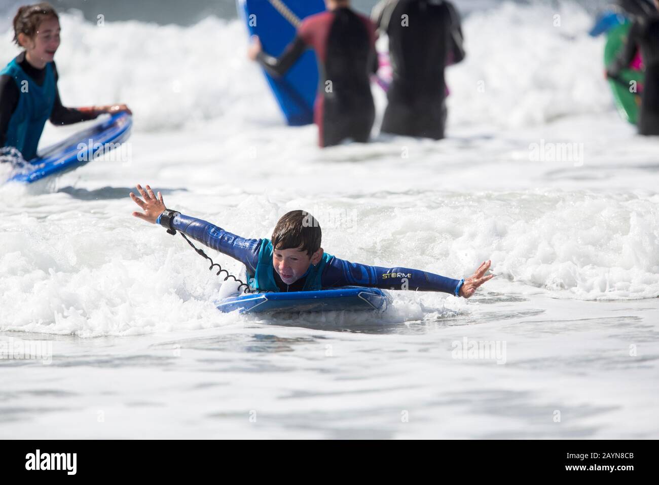 Teenagers on outdoor pursuit course Stock Photo - Alamy
